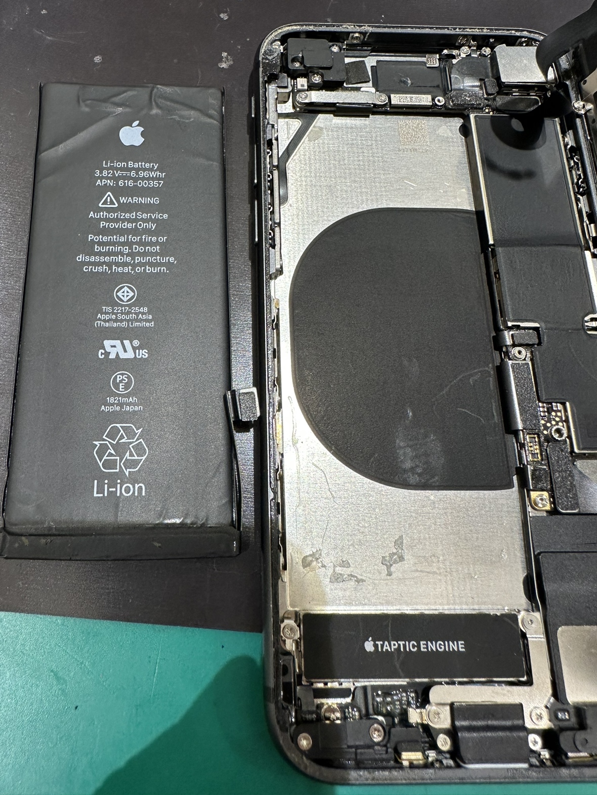 【iPhone 8】電池の減りが早い端末でもバッテリー交換で安心！！ | スマホスピタル ekimo梅田