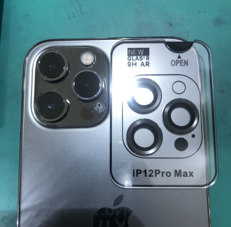 【iPhone 12 Pro Max】カメラレンズフィルム、割れたまま貼っていませんか？レンズカバーの外し方、貼り替えもお任せください！ | スマホスピタル ekimo梅田店の修理速報