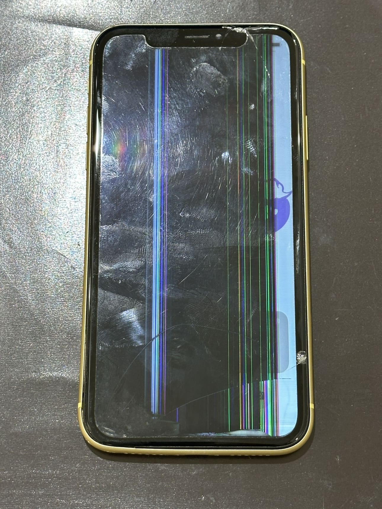 【iPhoneXR】液晶漏れしてしまったiPhoneの原因と修理 | スマホスピタル ekimo梅田