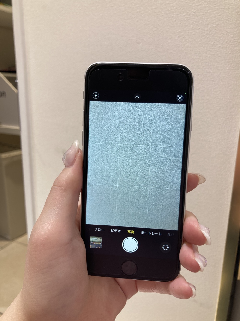 【iPhone修理】iPhoneSE2の外側カメラが真っ暗に!?パーツ交換で改善する可能性があります！ | スマホスピタル ekimo梅田店の修理速報