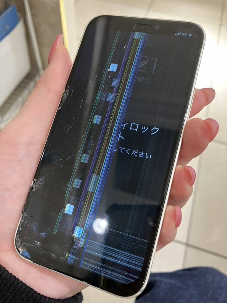 【iPhone12mini】恐怖！セキュリティロックアウトになってしまったiPhone⁉画面交換修理で改善します！ | スマホスピタル ekimo梅田店の修理速報