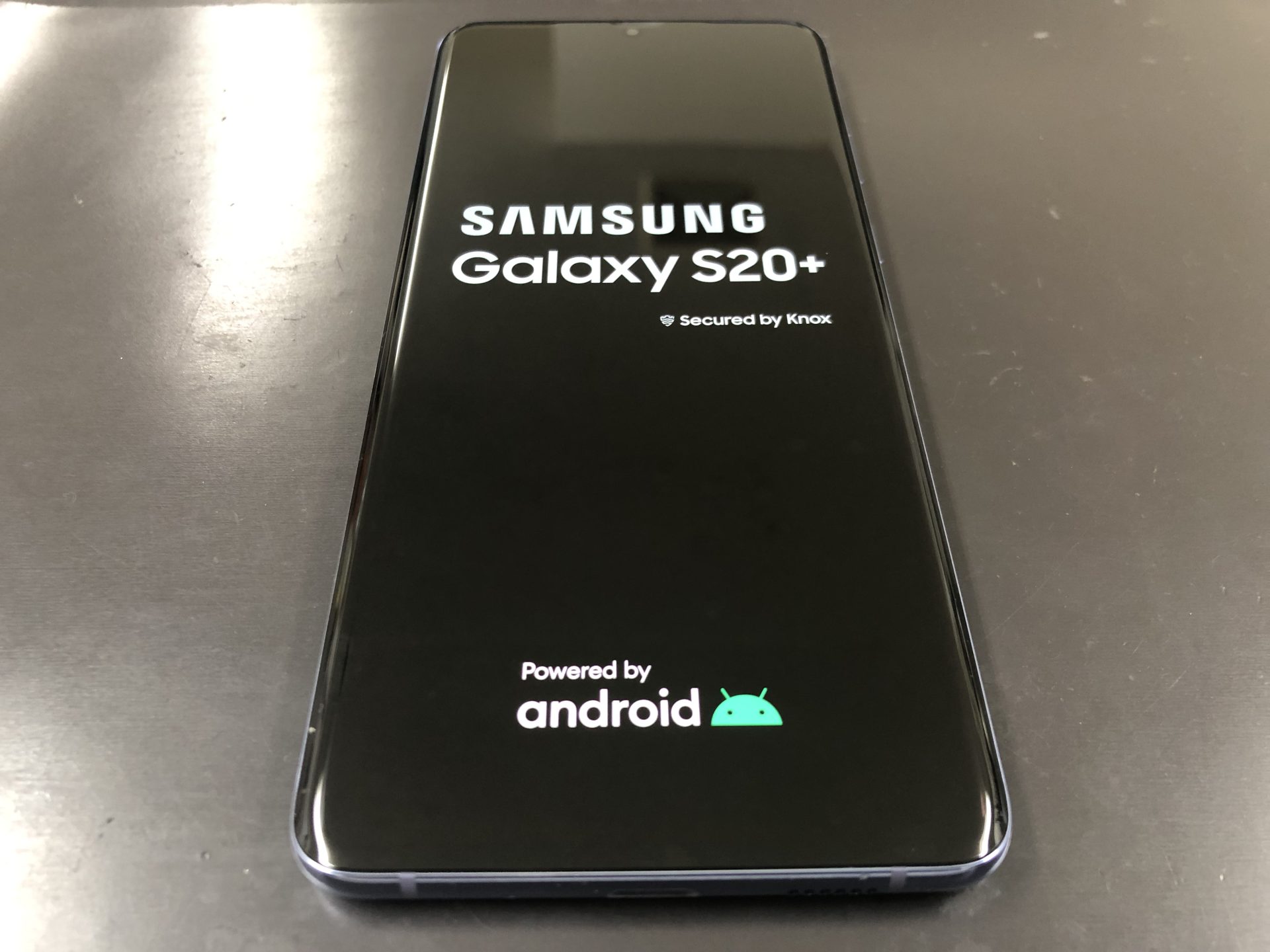 GalaxyS20+の画面に縦線が入ったら？ | スマホスピタル宇都宮店の修理速報